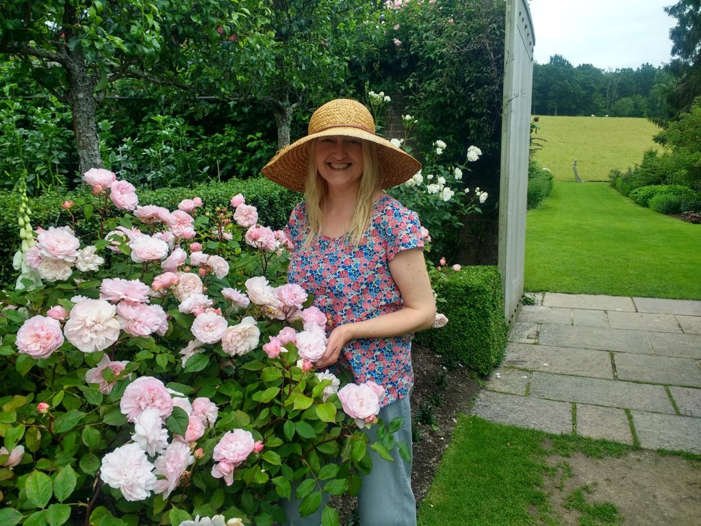 Glorious Gardens – Victoria Connelly
